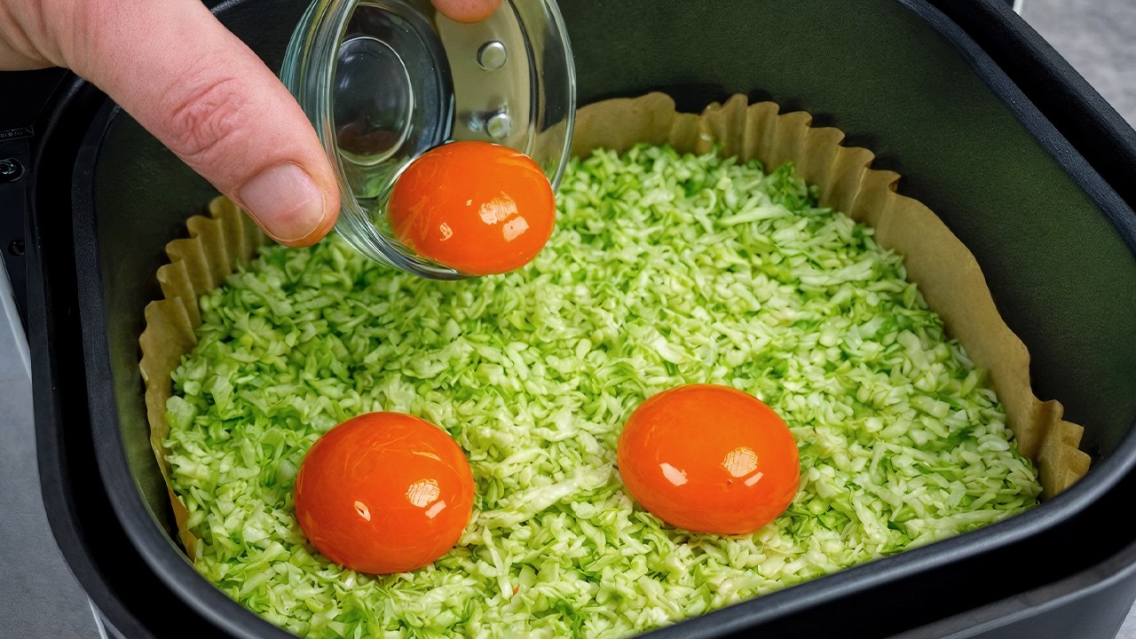 Put Cabbage And Eggs In The Air Fryer... And Make This Delicious Breakfast!